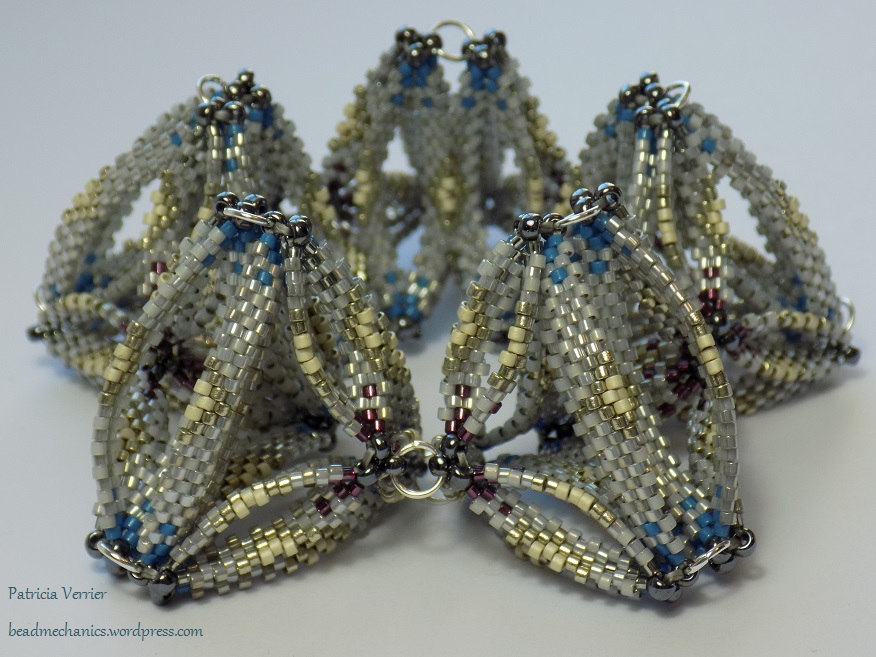 Decagonal Kaleidocycle | Bead Mechanics